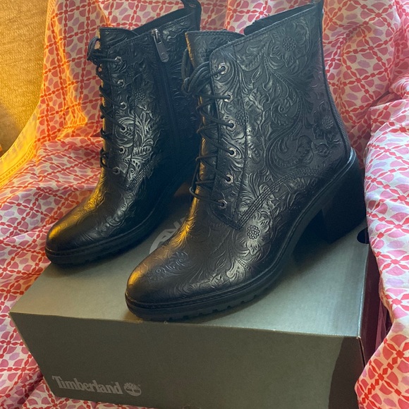 Timberland | Shoes | Timberland Black Beautiful Textured Print Leather ...